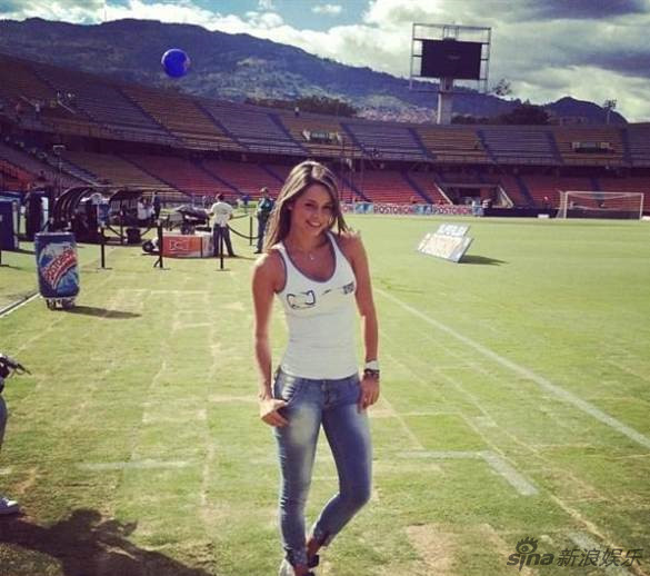 组图：哥伦比亚美艳记者抢镜 被评为世界杯女神 - 青岛新闻网