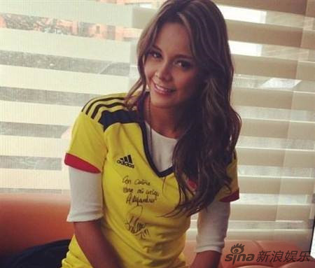 组图：哥伦比亚美艳记者抢镜 被评为世界杯女神 - 青岛新闻网